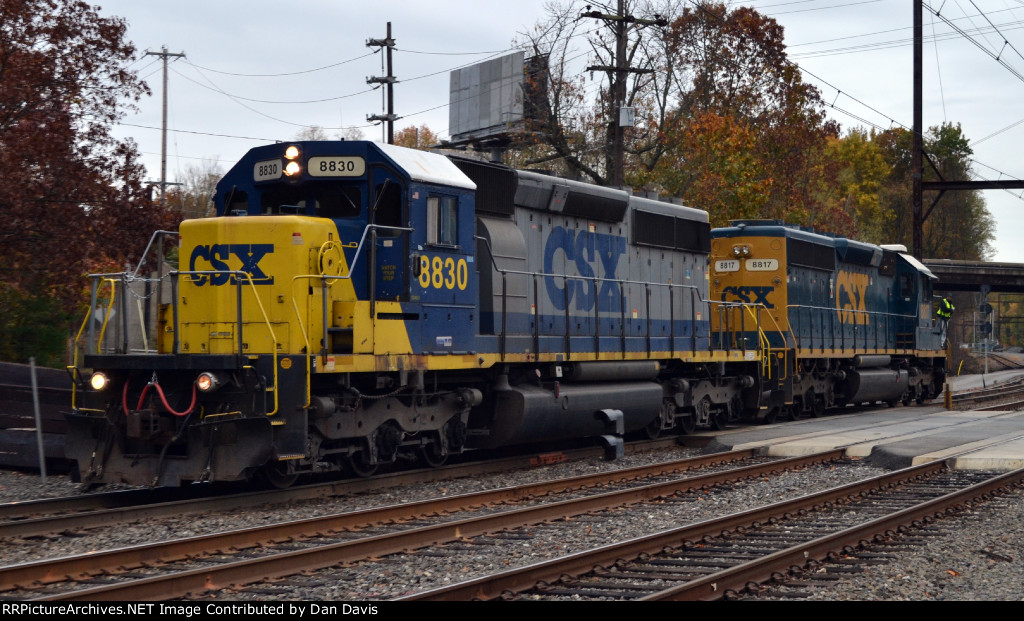 CSX SD40-2 8830 leads Q418-27